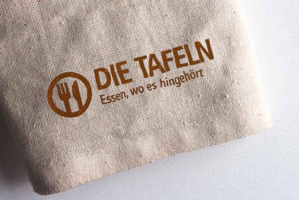 Lebensmittelverteilung an Bedürftige und in Not geratene Menschen ...